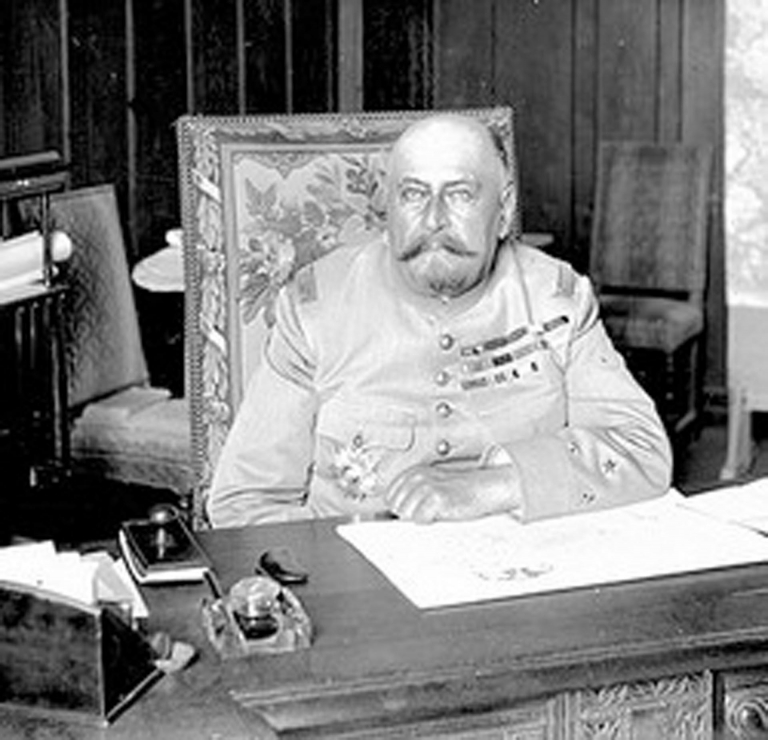 Gen Henri Mathias Berthelot sursa: http://www.findagrave.com/cgi-bin/fg ...